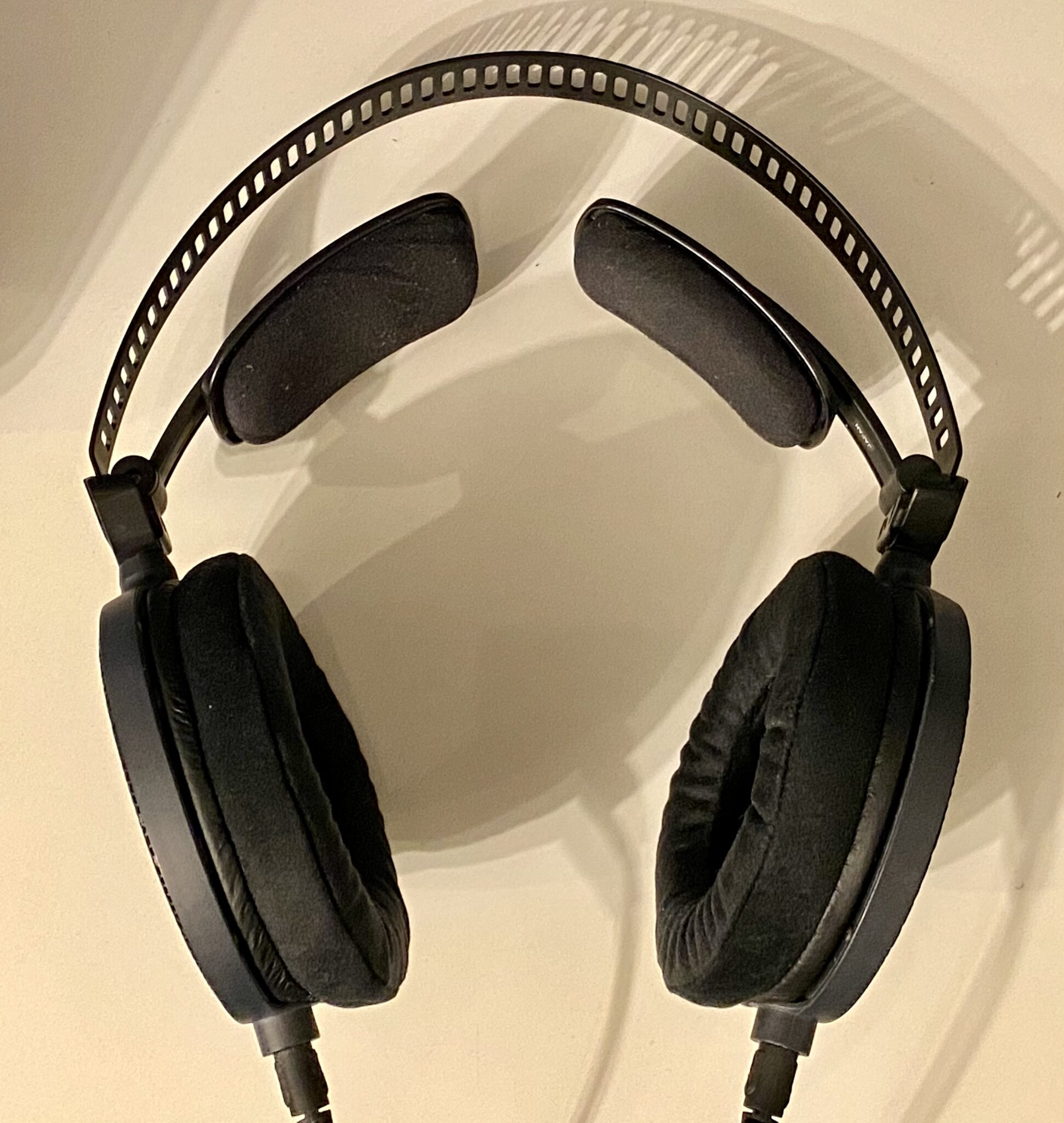 オーディオテクニカ オープン型プロフェッショナルモニターヘッドフォンATH-R70xのイヤーパッド交換 | hidebusa放談